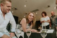 Фотограф допоміг незрячій нареченій побачити шлюбні фото, створивши ...